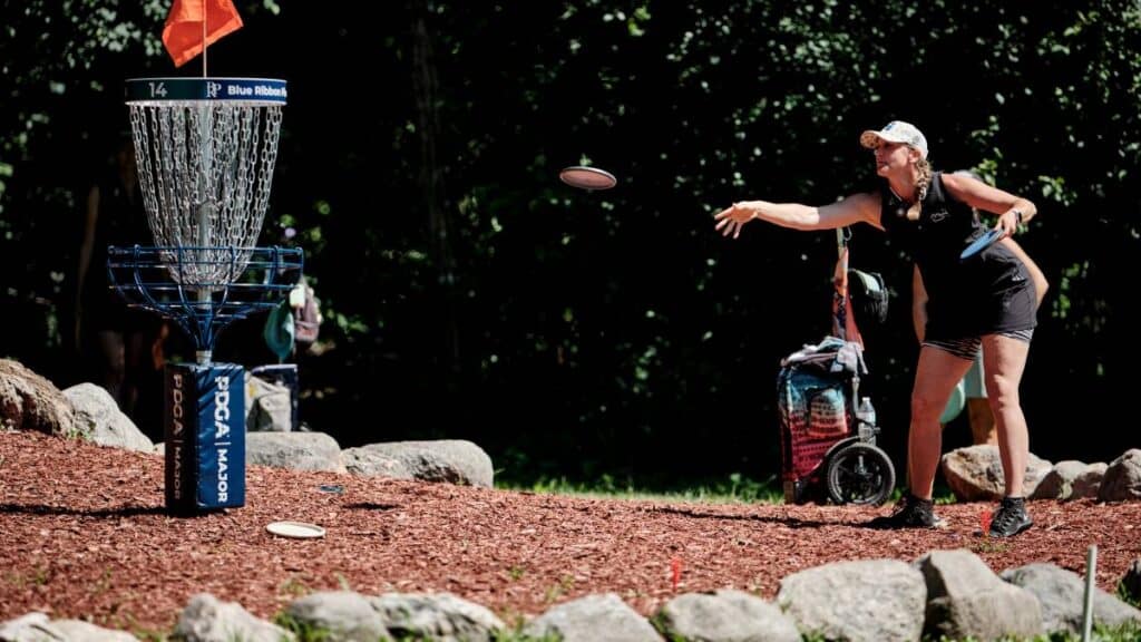Disc Golf Putting: 4 Different Ways to Putt - Divergent Discs - Quality ...